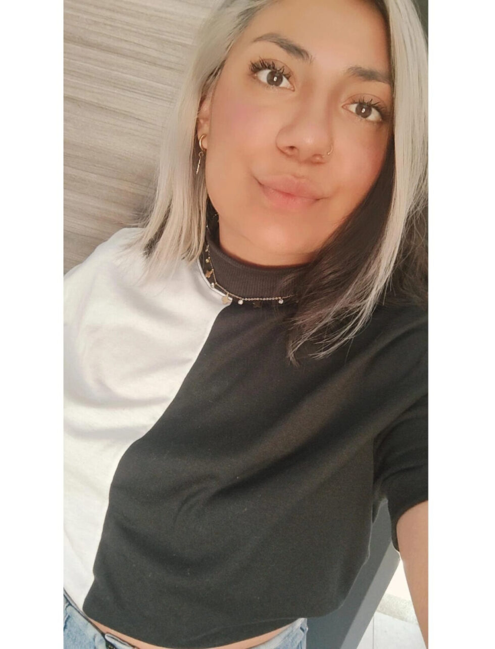 Nosotros - digital violet up